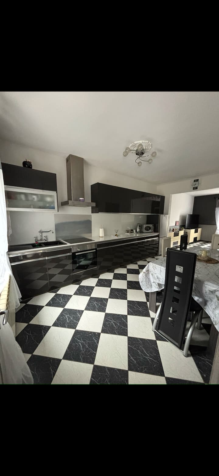 Maison, Très Bien Située - Amnéville