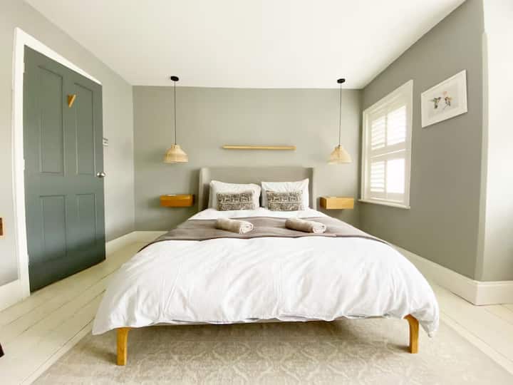 Salterns House -Chic Coastal Escape Near Sandbanks - Bournemouth