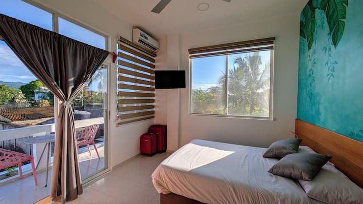 Cozy Island Stay + Balcony View - Galápagos Islands