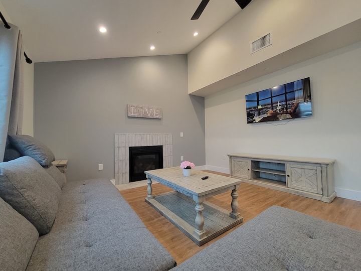 Sv#3 Brand New House 3b3.5b - シミバレー, CA