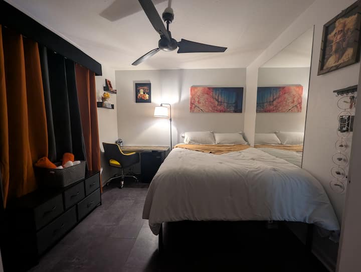 Whimsical Room Rentals With Pool - Glendale, AZ