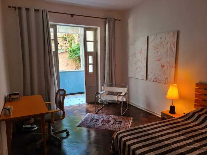 Apartamento De Artista, Entre O Verde E A Cidade - Glória