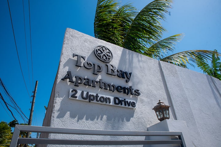 Topbay Apartments - All 5 Units - モンテゴ・ベイ