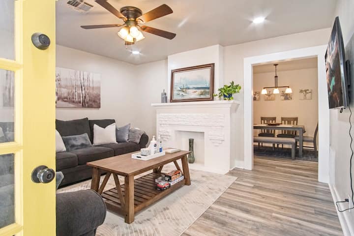 Cozy White House - Timber Town, Oklahoma City