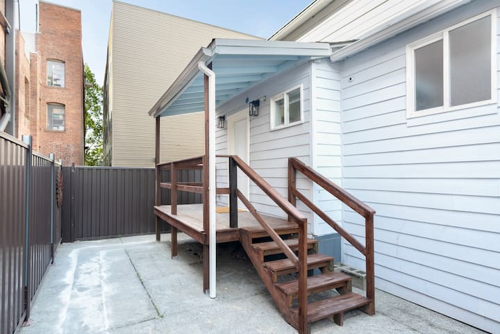 Entire Guest House For 5 Guests - Seattle, WA