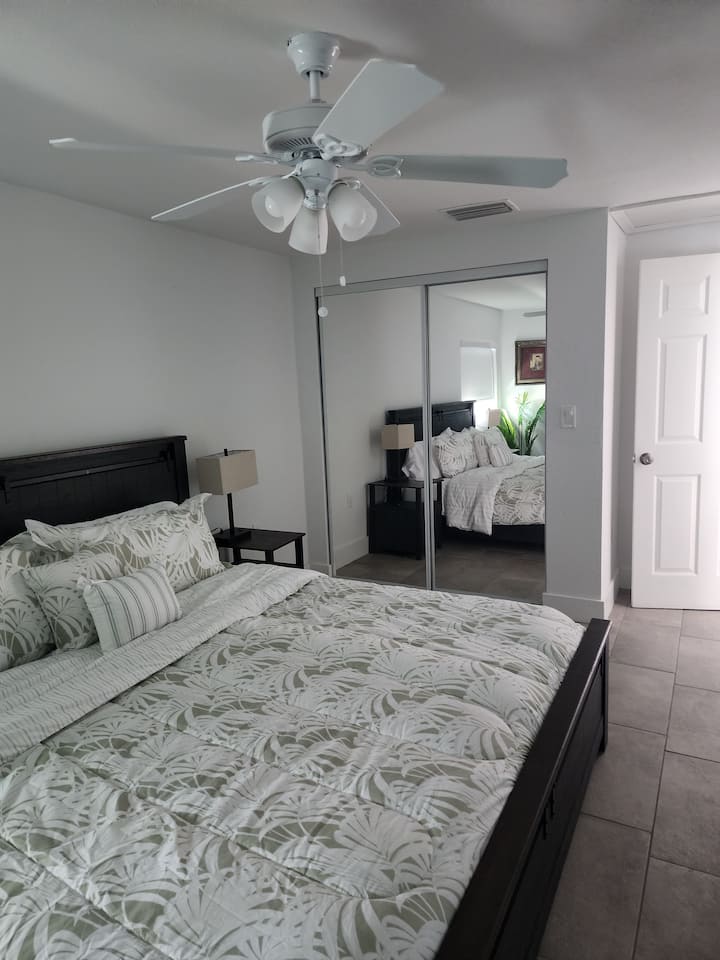 King Bed + Sofabed + Patio + Wi-fi - Fort Myers, FL