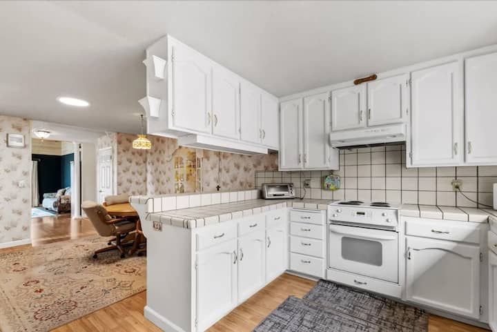 Str25-15 Room With Quen Bed - Marina, CA