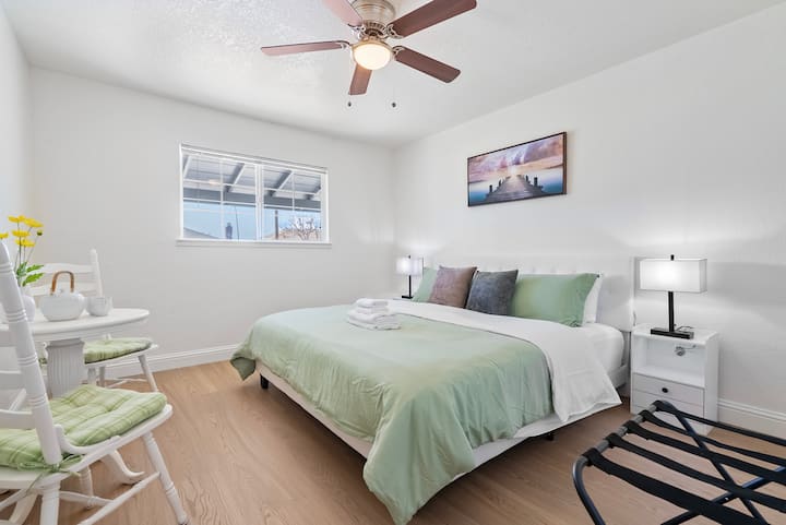 Cozy Room With King Size Bed - San Leandro, CA