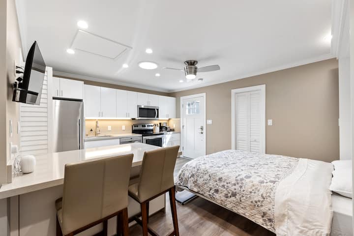 New & Spacious Studio W/private Kitchen & Bathroom - Burlingame, CA