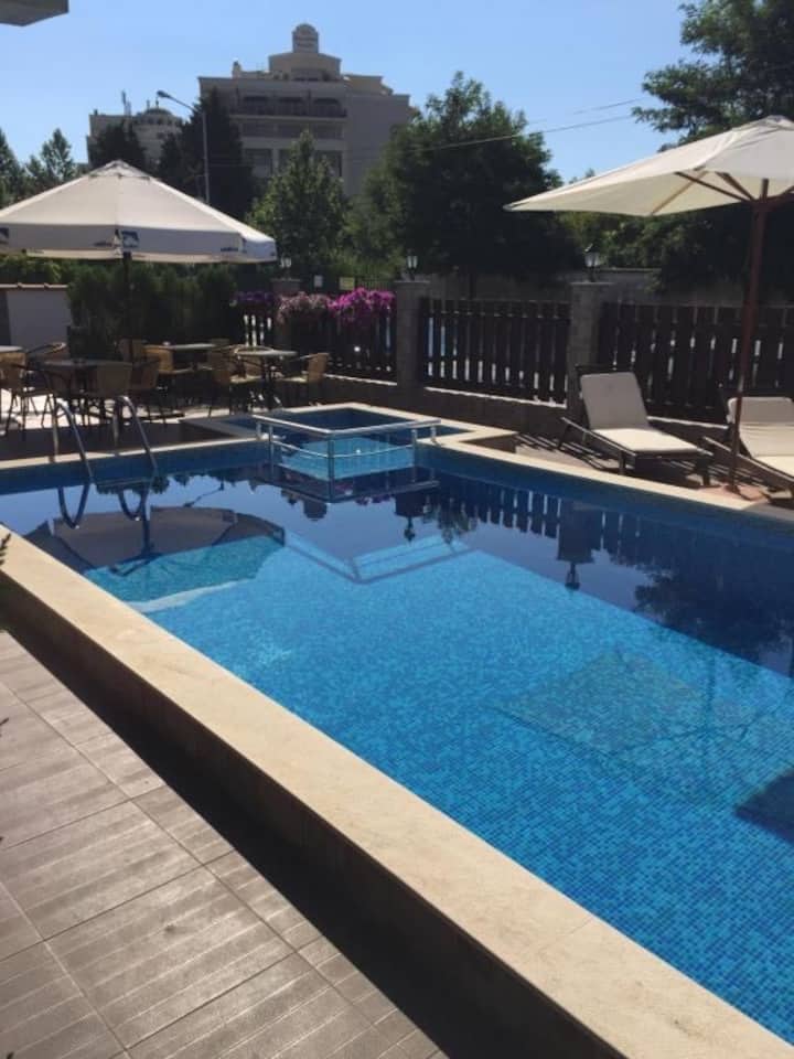 The White Houses - Ravda