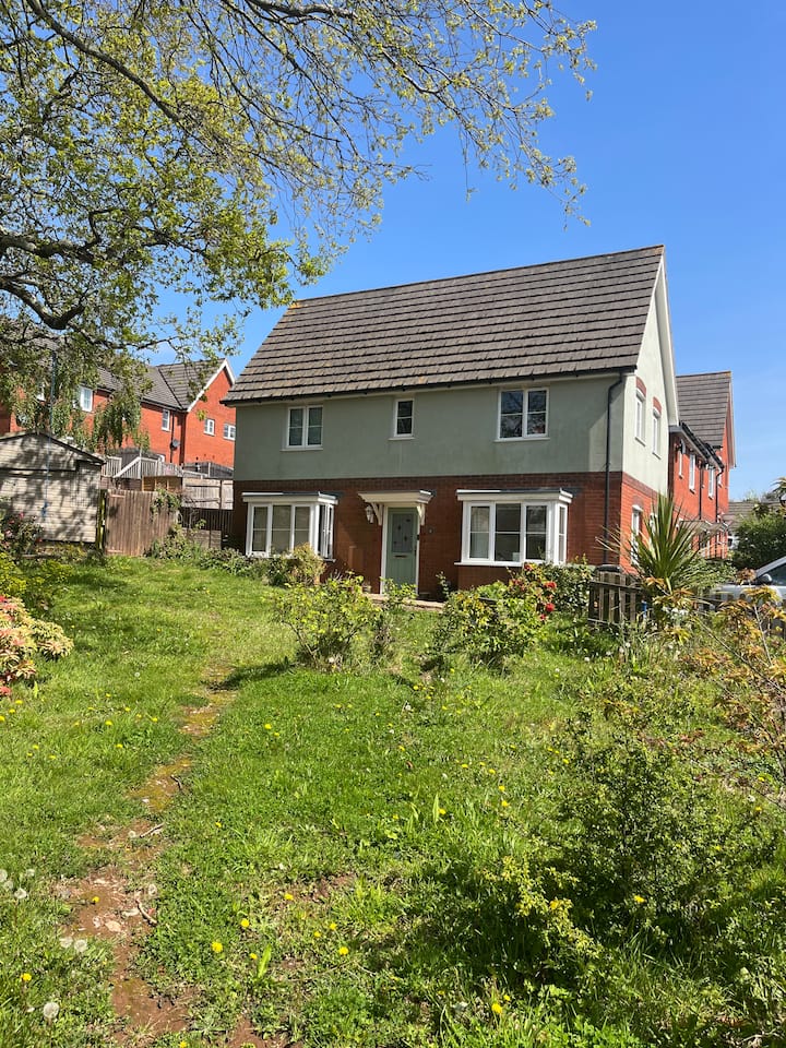 Modern House, With Large Garden - Dawlish Warren