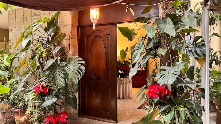Serviced, 4 Br House In Chapalita, Near Expo - メキシコ グアダラハラ