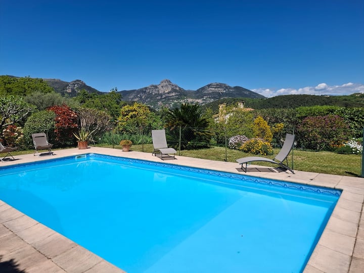 Charmant Bas De Villa Avec Jardin Et Piscine - Vence