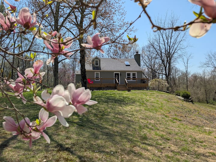 Cardinal Cottage - Hyde Park, NY