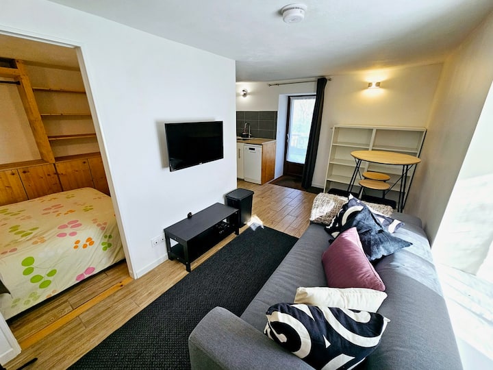 Lovely Studio For Couple/single - Arc 2000