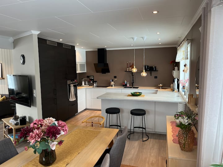 Familievennlig Og Praktisk Hus - Tromsø
