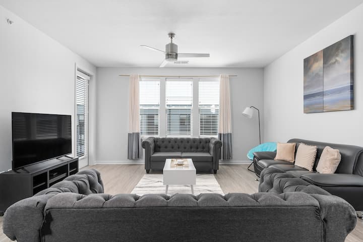 Affordable 2-bedroom Fishers *Pool View* - Fishers, IN