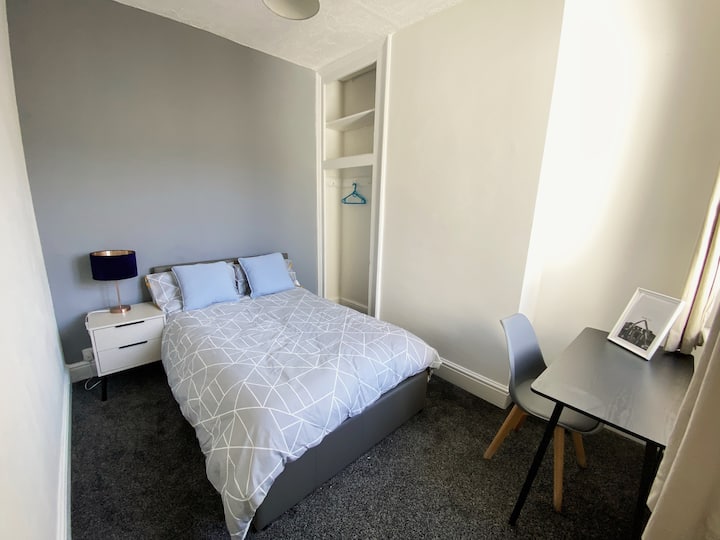 Cosy Double Bed To Stay Salford - Salford