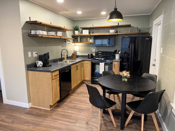 Little House, Big Personality - Brent, FL