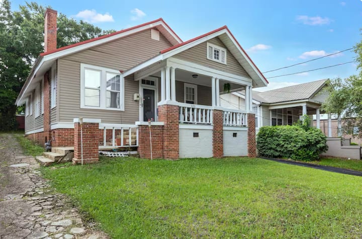 Sunny Vintage Cottage Stay - Montgomery, AL