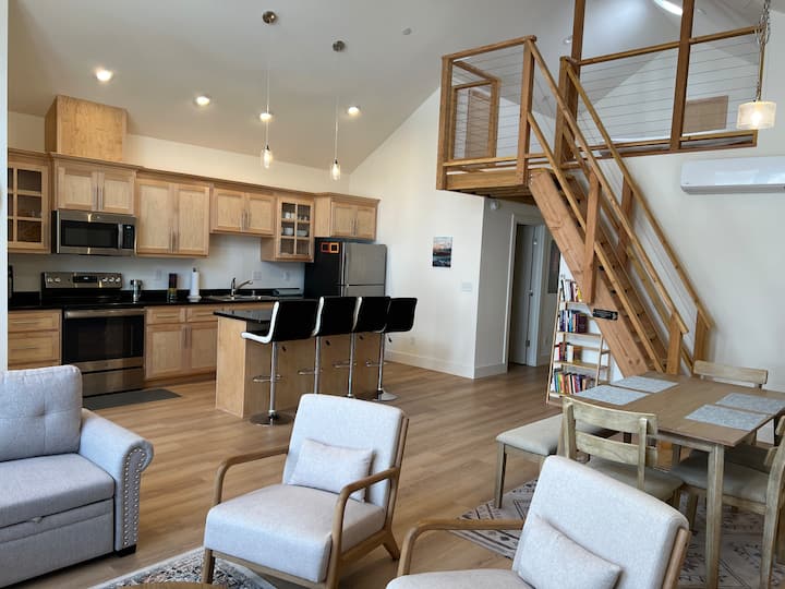 Bright & Beautiful Apartment - Mount Shasta, CA
