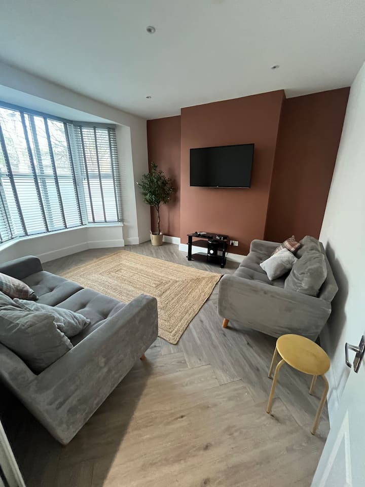 Modern Cosy 5-bedroom Home. - Beverley, UK