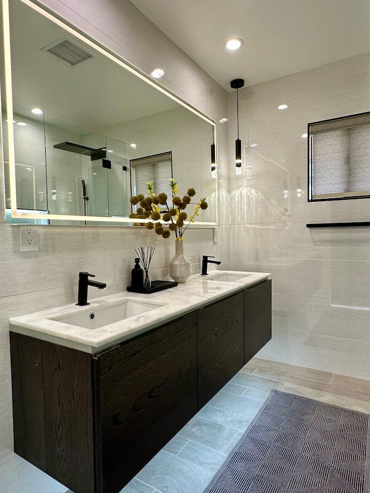 Modern Private Room, 5 Miles From Disneyland - Stanton, CA