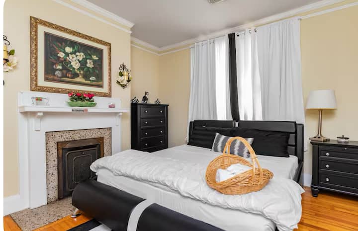 Sunny King Room Vintage Cottage - Montgomery, AL