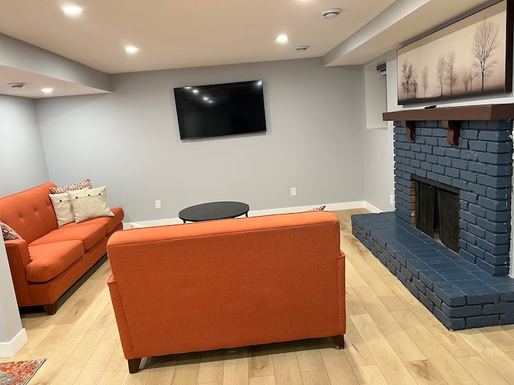 A Home Close To Most Attractions - Calgary