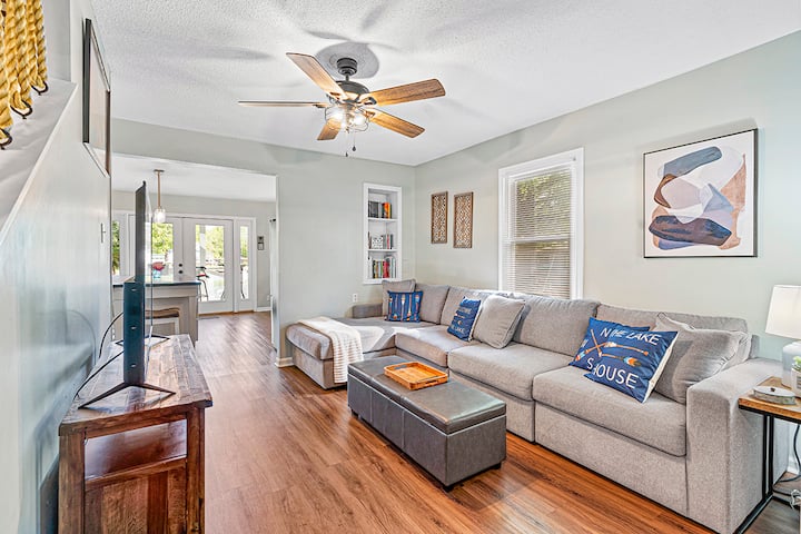 Lake Oasis+dock+firepit+2 King Beds+kayaks+fishing - Lake Greenwood, SC