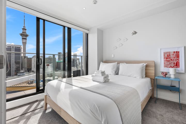 Prime Location! Pool, Gym, Tower Views | Zodiak St - Auckland
