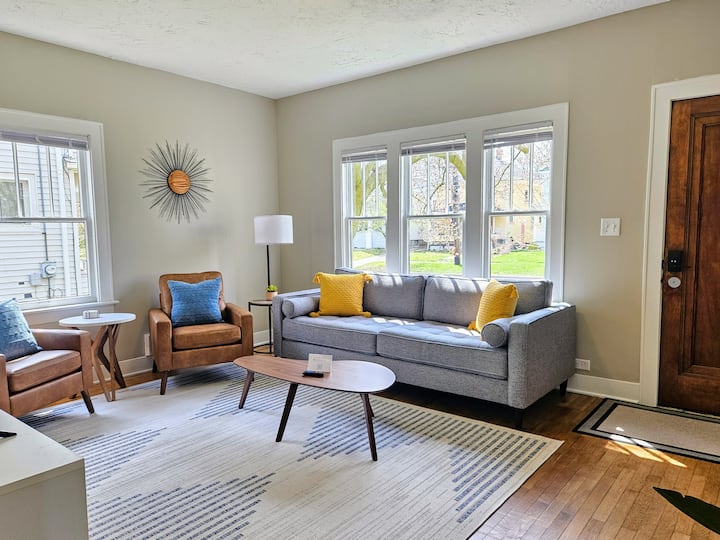 2br Historic Charm | Modern Comfort Near Capitol - Lansing, MI