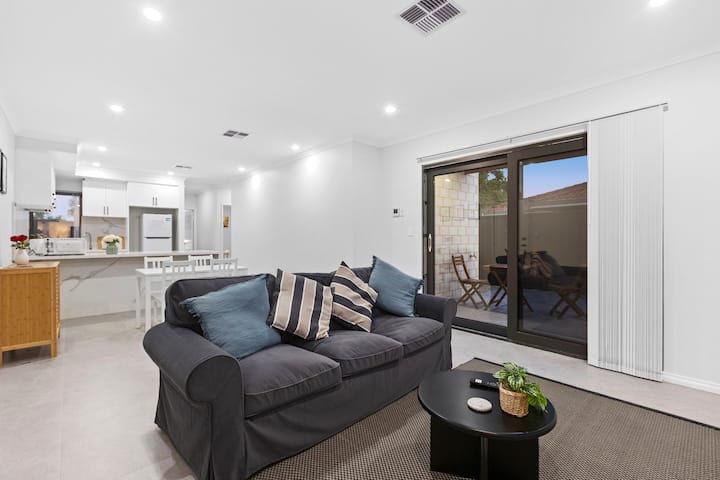 Entire House! | Family Retreat | Deluxe Living - Ascot