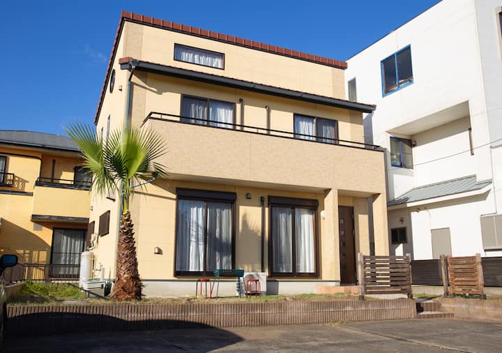 海の景色を望む隠れ家的な一棟貸し。ビーチまで徒歩4分 - Asahi