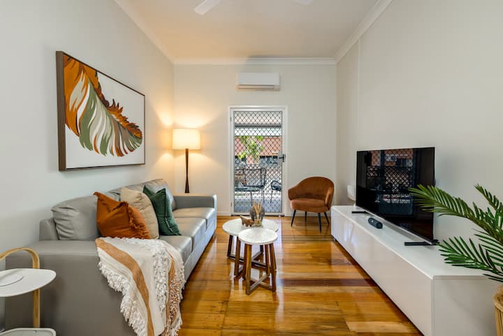 Boutique Beauty - Sleep 4 / Close To Hospital - Cairns