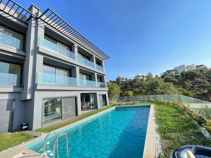 Muhteşem Manzaralı Malikane​ - Yalıkavak