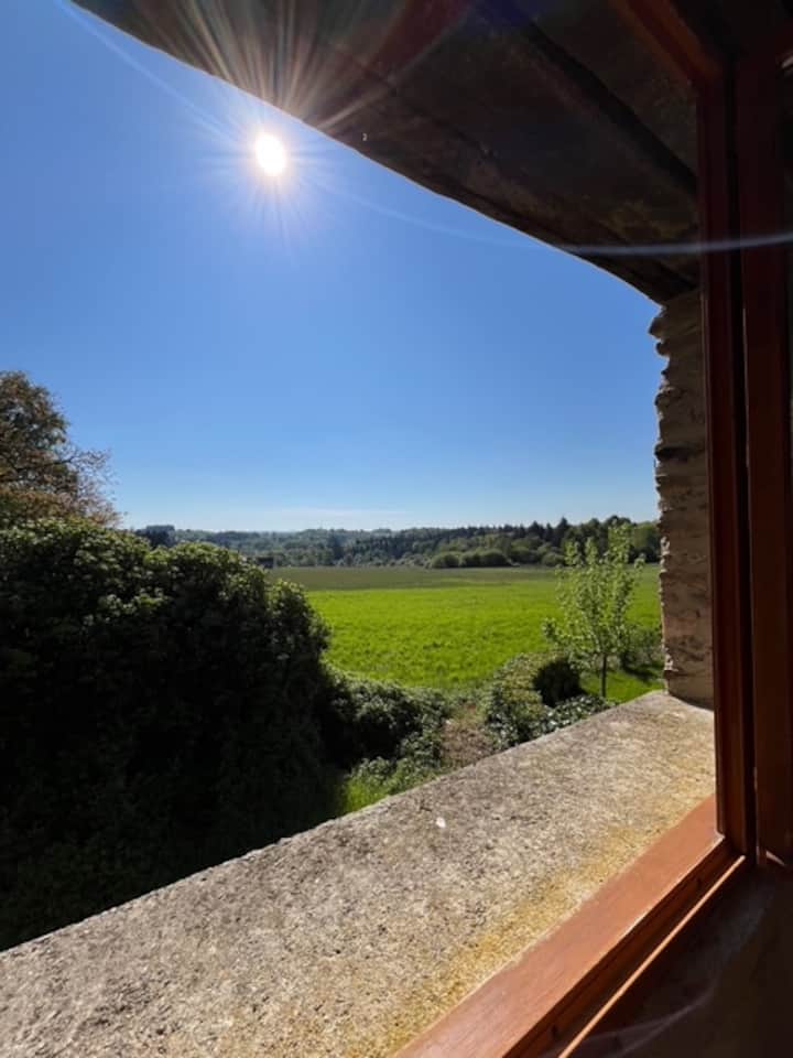 Maison De Campagne, L'hôta - France