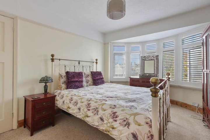 Spacious Newly Refurb King Room - Dunstable