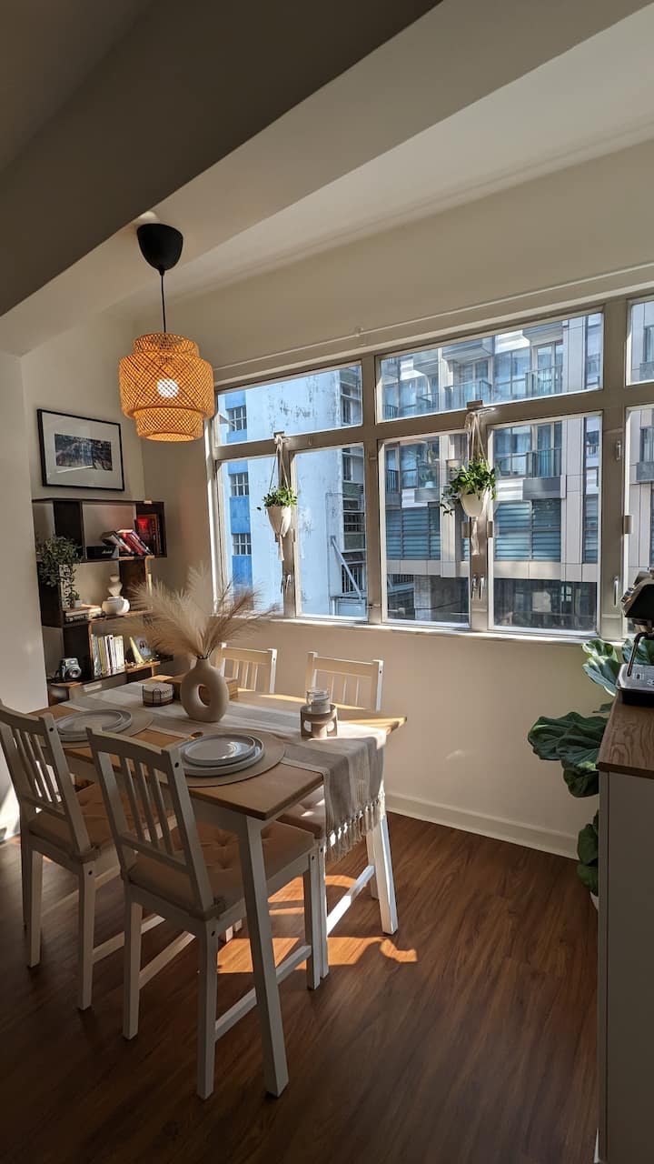 Newly Renovated Apart In Central - South Island