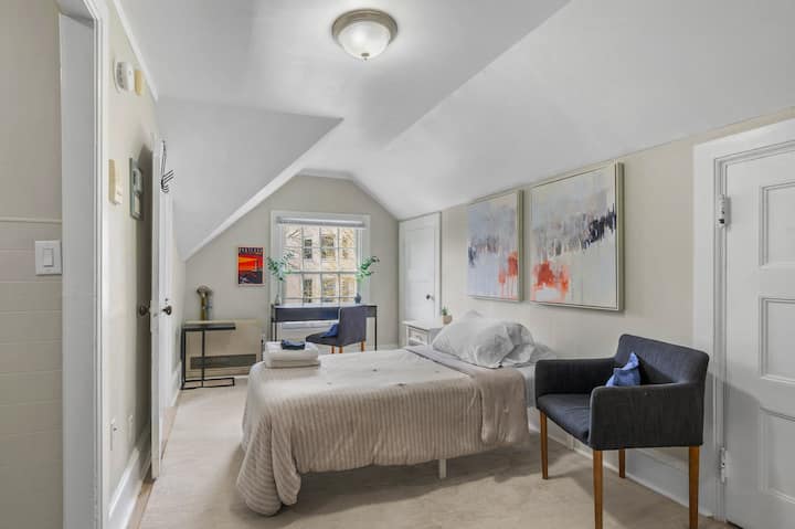 New Studio - Historic Brownstone - Portland