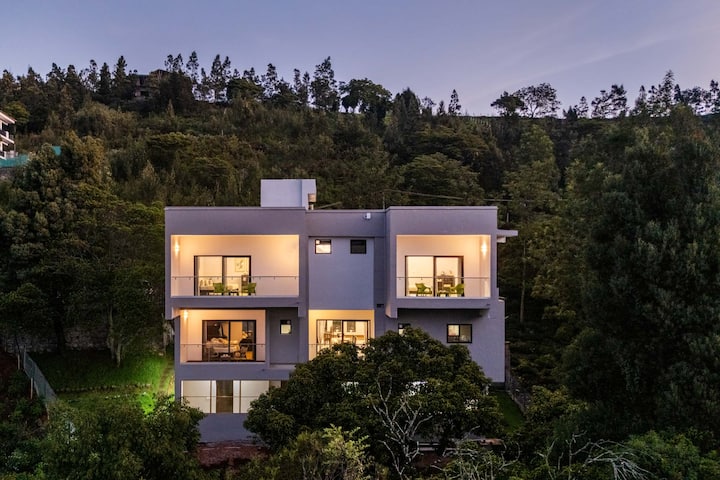 Stayvista At Villa Aruvi W/ Bonfire, Lawn - Coonoor