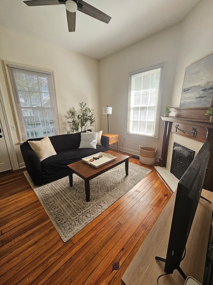 Cozy Historic Downtown Apt: Quiet St. & Walkable - Leland, NC