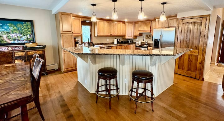 Vail Townhome, Riverside Location, Great Value - Vail, CO