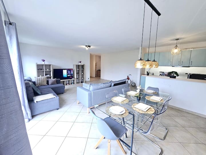 Chic City Retreat 2br Near Station With Parking - Luxemburgo
