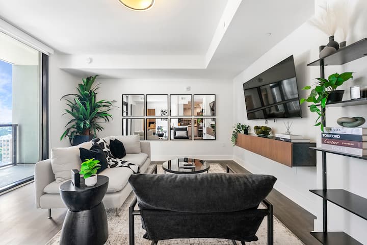Sleek One-bedroom Highrise | Midtown Atl - Atlanta, GA