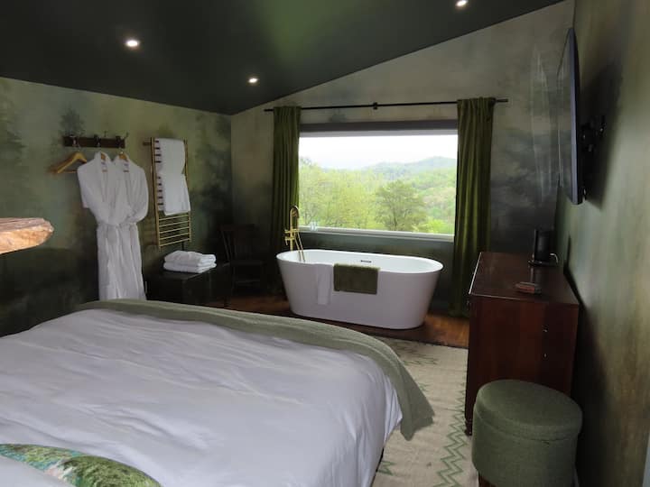 Luxury Couples Retreat
Hiawassee Hideaway - Hiawassee, GA