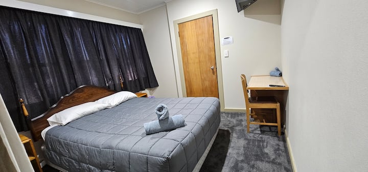 Twin Room With En-suite At Motel - Palmerston North