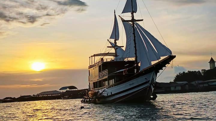 Gallia Phinisi Batam - Batam