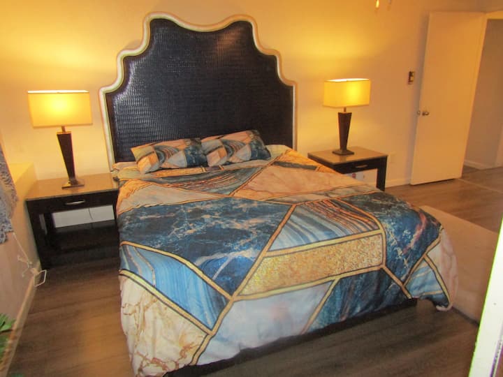 Furnished Contemporary Unit. - Berkeley, CA