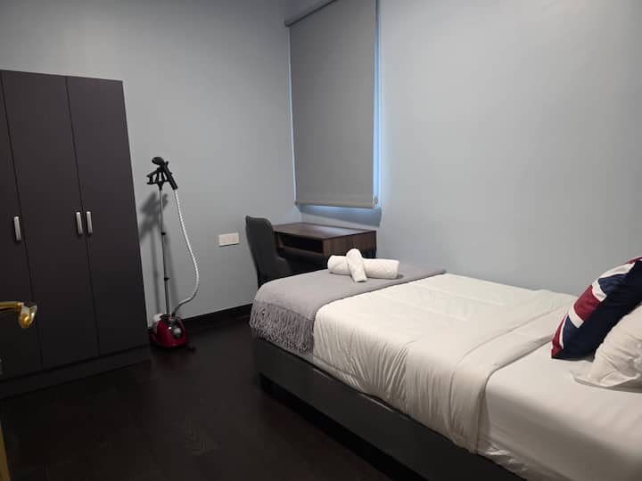 Cozy & Chill Top Floor Suite 2br@r&f Ciq - Woodlands
